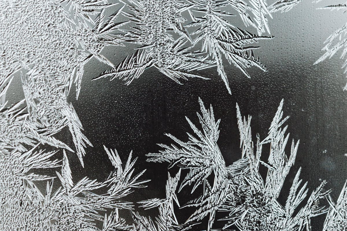 How to Remove Ice from Your Windows Safely – Window Cleaning Online