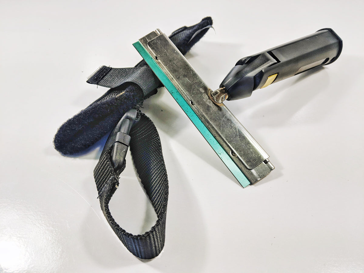 Sörbo® Scraper with Holster Complete 6"– Window Cleaning Online